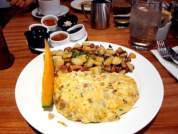Pancetta Omelet @ Meli Cafe & Juice Bar – Chicago Magazine
