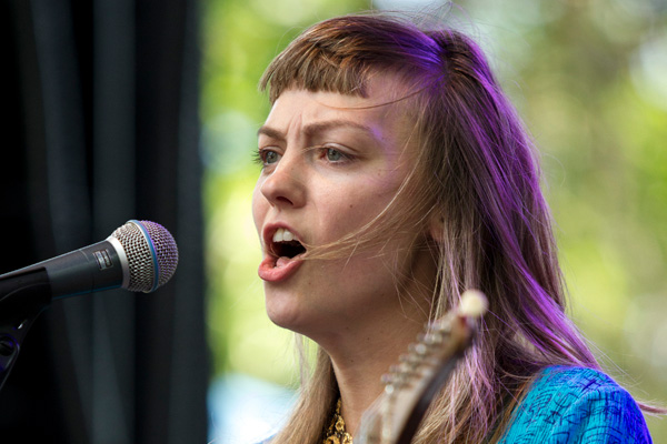 Angel Olsen Pitchfork Review: A Powerful Singer on the Rise – Chicago ...