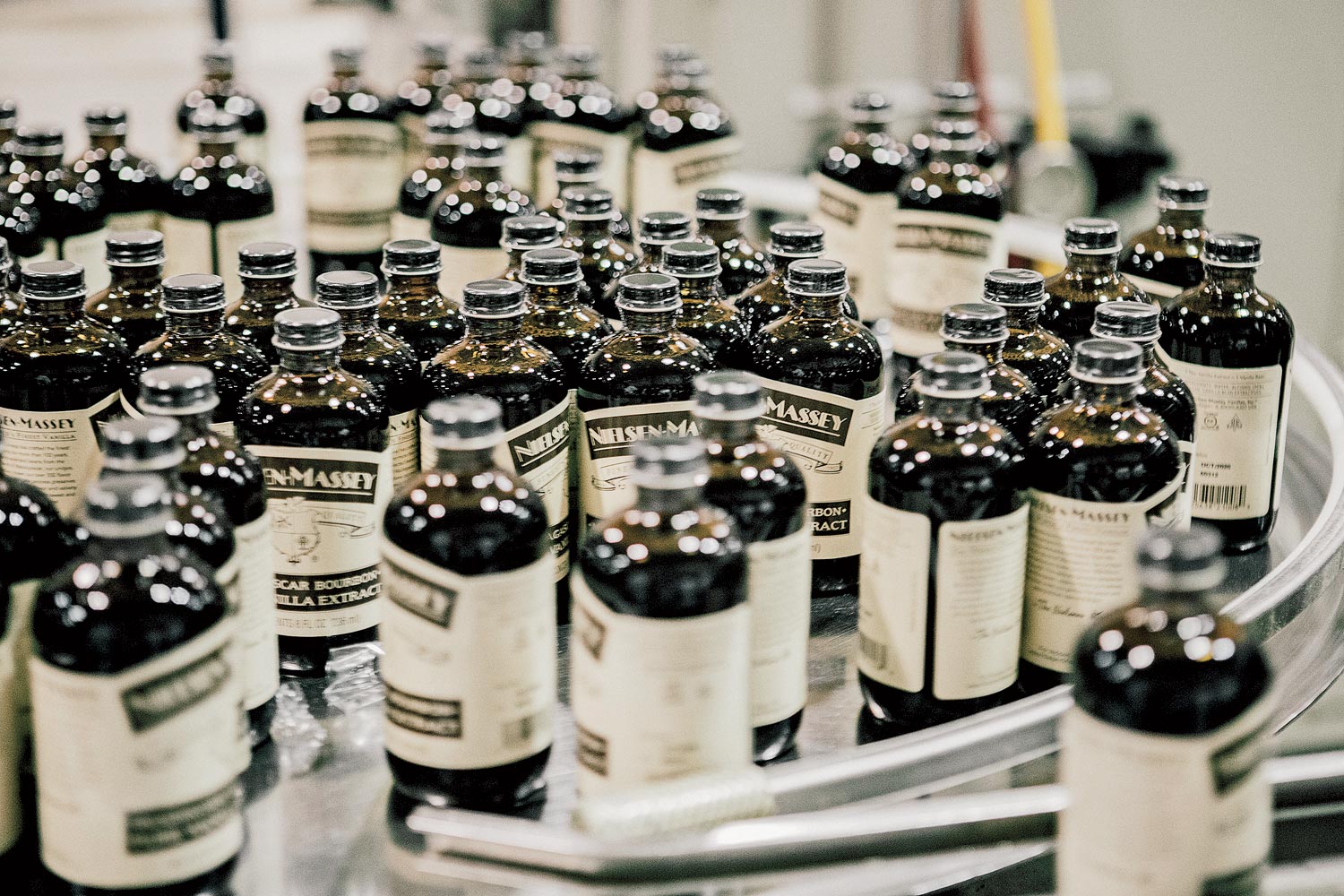 This Chicago-Area Company Makes the Vanilla Extract that Pastry Chefs ...