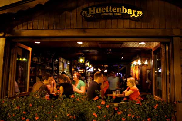 Best Bars in Chicago: 18 Best Neighborhood Spots – Chicago Magazine