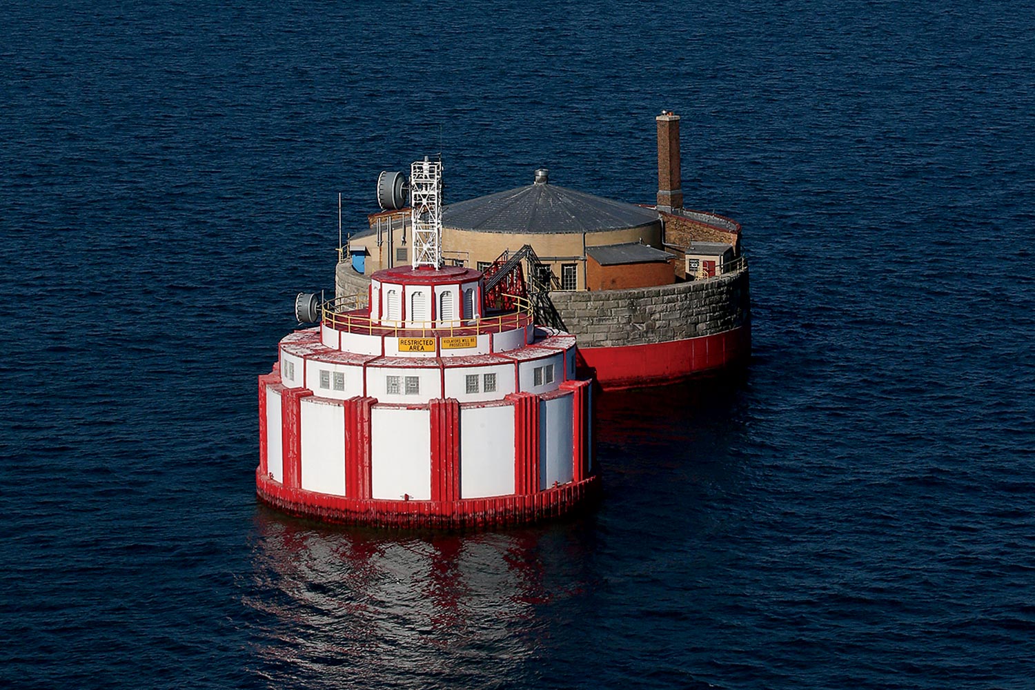 What Are Those Silo-Looking Buildings on Lake Michigan? – Chicago Magazine