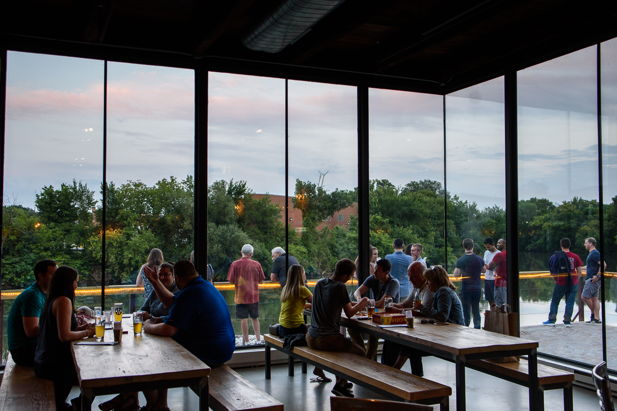 Metropolitan Brewing Is a Riverside Sanctuary for Beer Lovers – Chicago ...