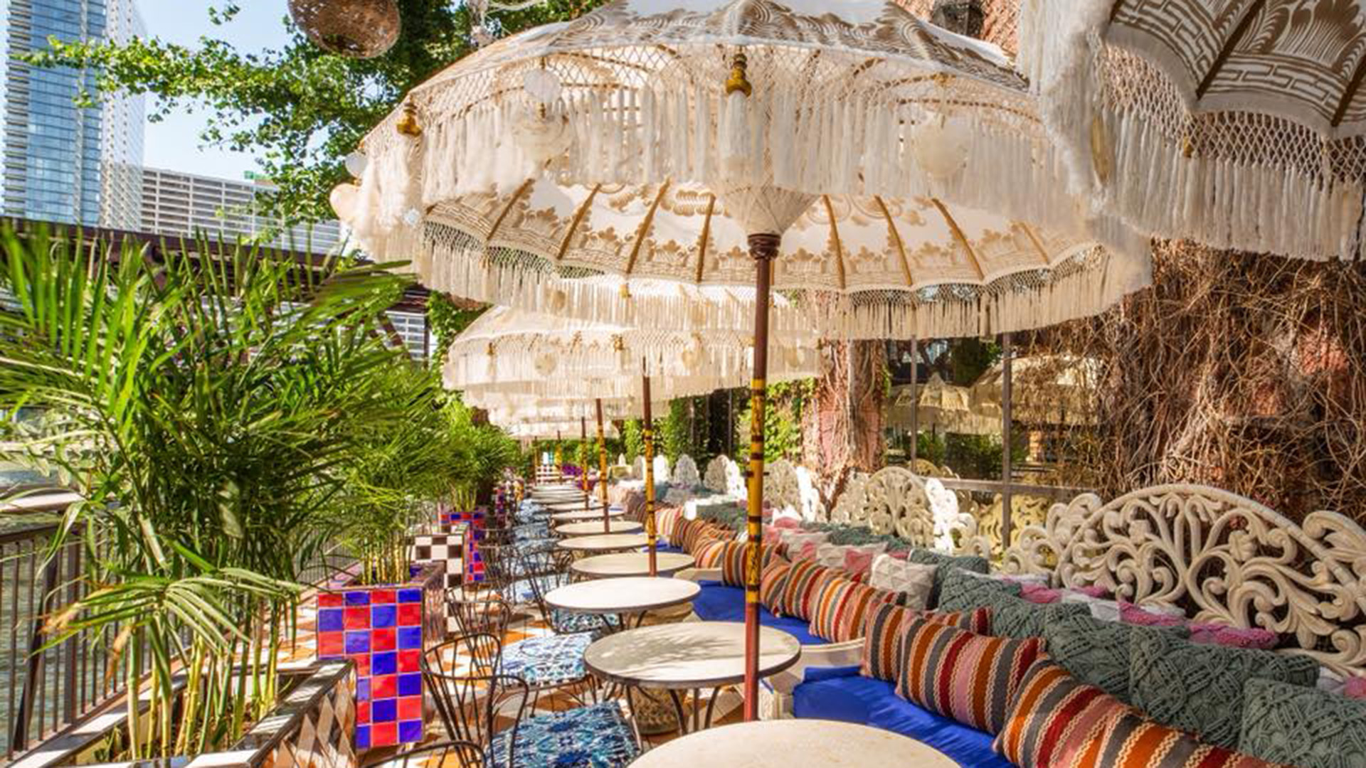 Beatnik on the River Is a Bougie-Boho Fantasy – Chicago Magazine