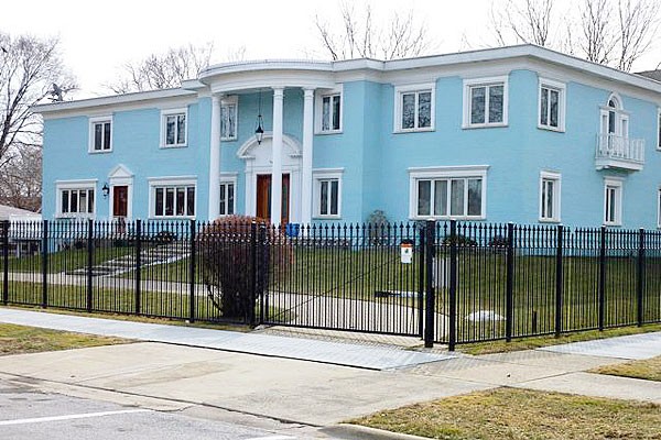 The "Blue White House" in Chatham Has Finally Sold – Chicago Magazine
