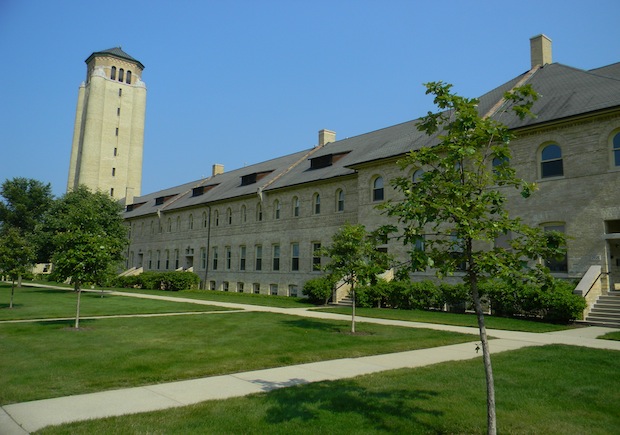 Live in a Pretty Nice Barracks at Fort Sheridan – Chicago Magazine