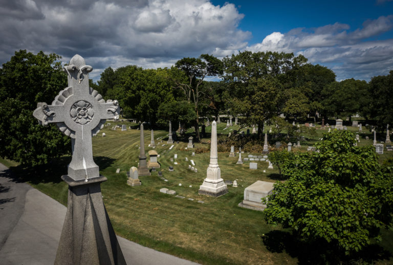 A Guide to the Stars (Buried) in the Chicago Region – Chicago Magazine