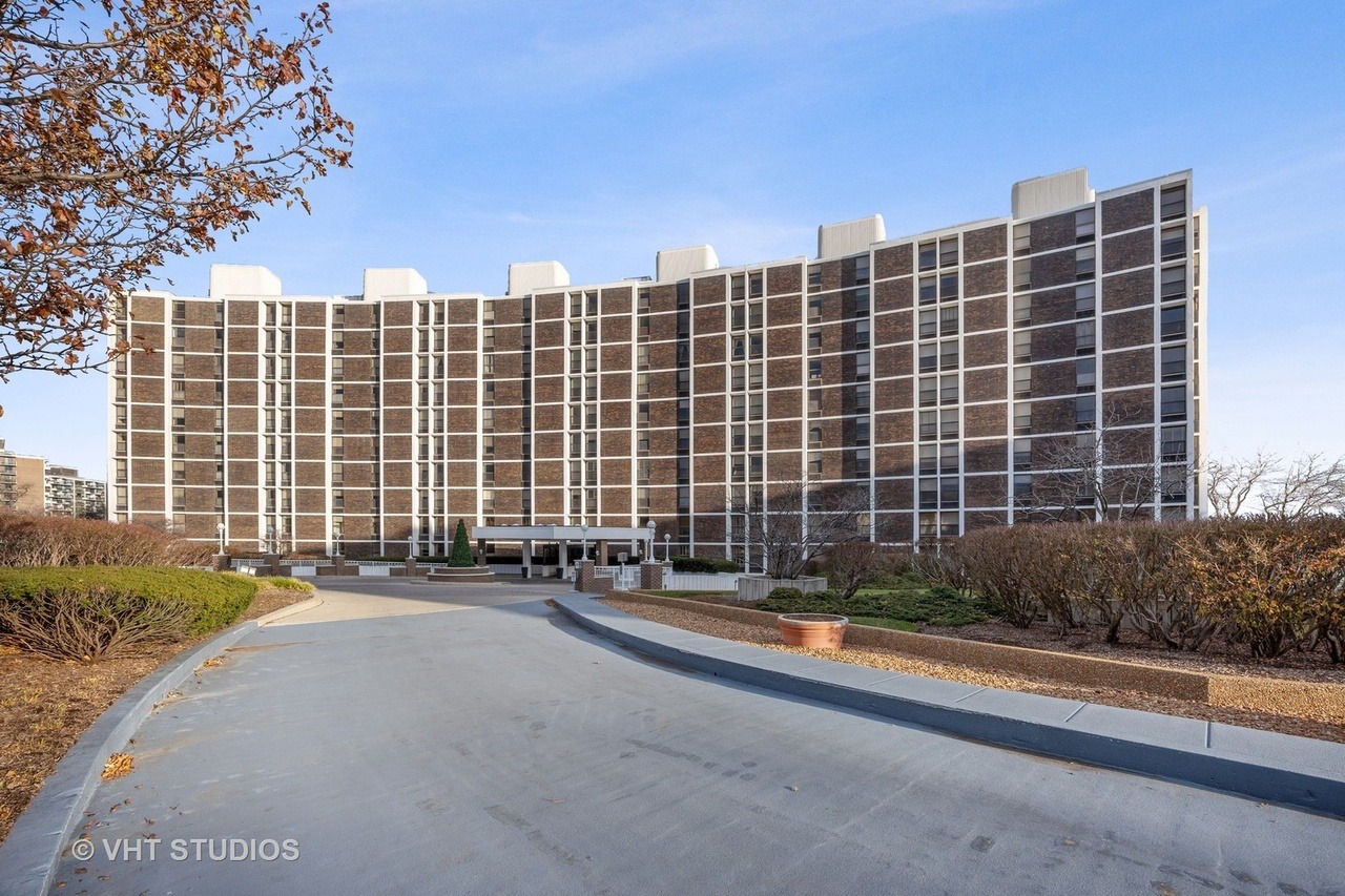 Five Properties For Sale on Sheridan Road – Chicago Magazine
