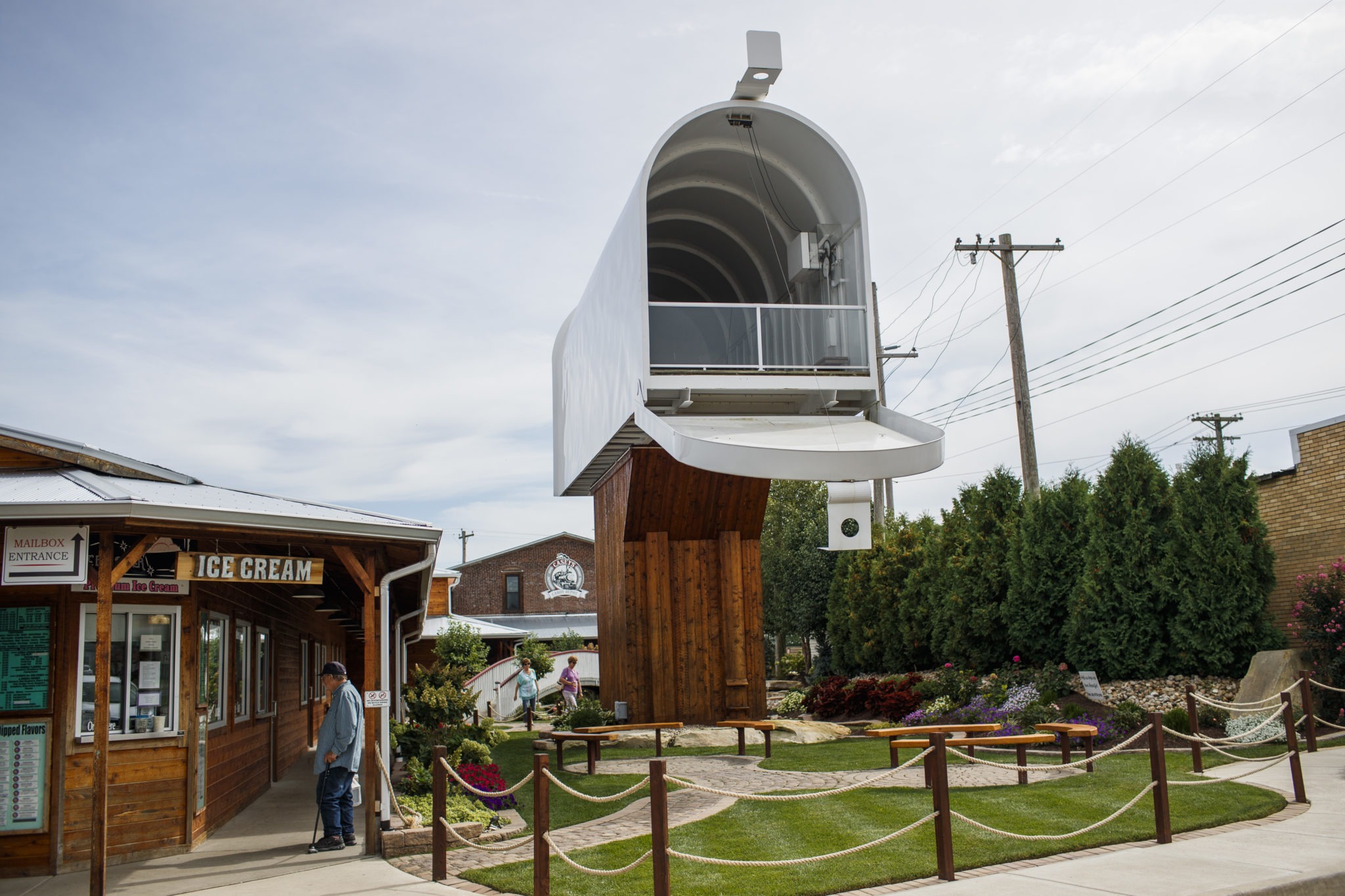 The World’s Largest Reasons to Pull Over in the Midwest – Chicago Magazine