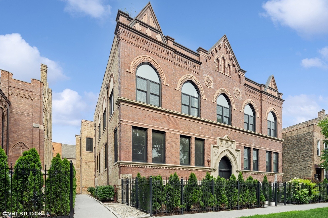 Five Homes that Highlight Adaptive Reuse – Chicago Magazine