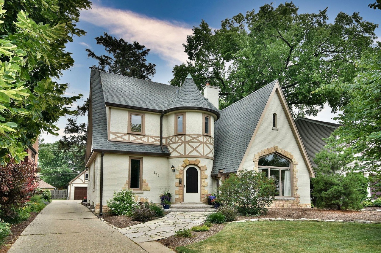 Five Castle-inspired Homes For Sale – Chicago Magazine