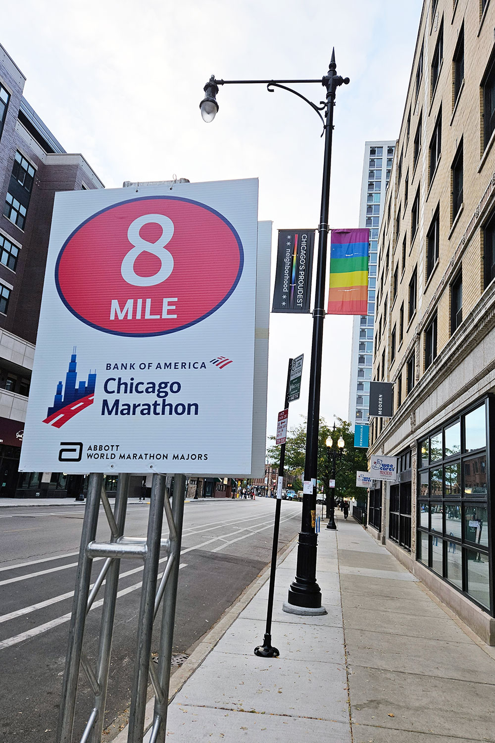 Watching the Marathon at the 8-mile Marker – Chicago Magazine