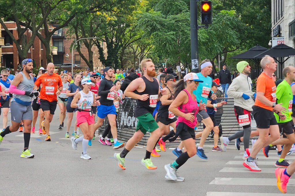 Watching the Marathon at the 8-mile Marker – Chicago Magazine