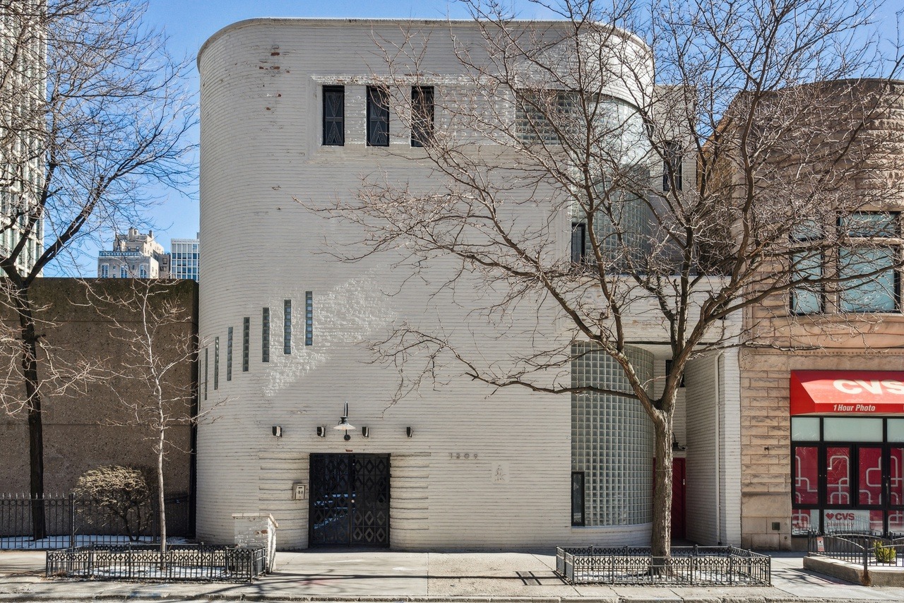 Five Landmarked Properties for Sale – Chicago Magazine
