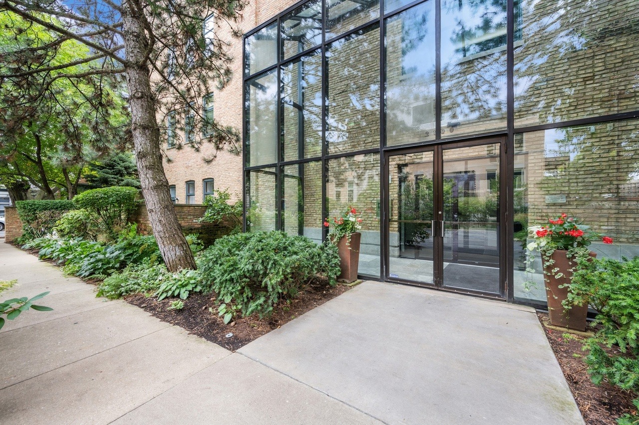 Five Lofts for Sale in Lincoln Park – Chicago Magazine