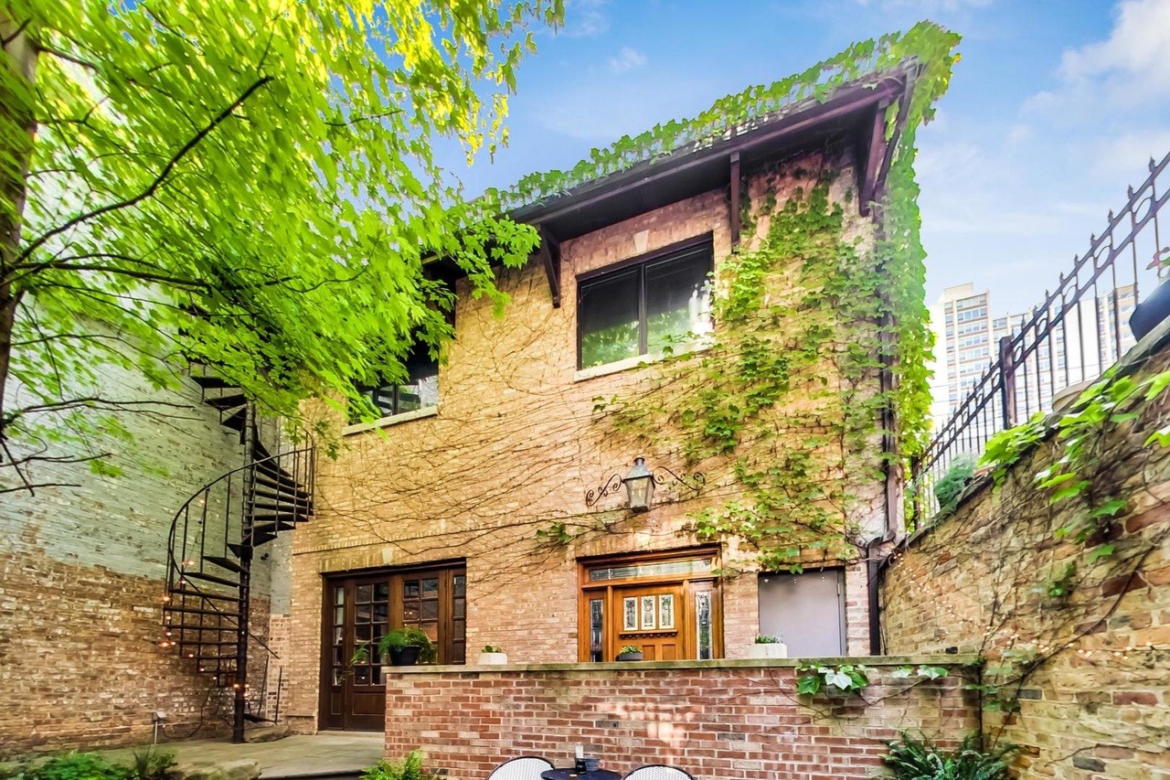 Four Coach Houses on the Market – Chicago Magazine