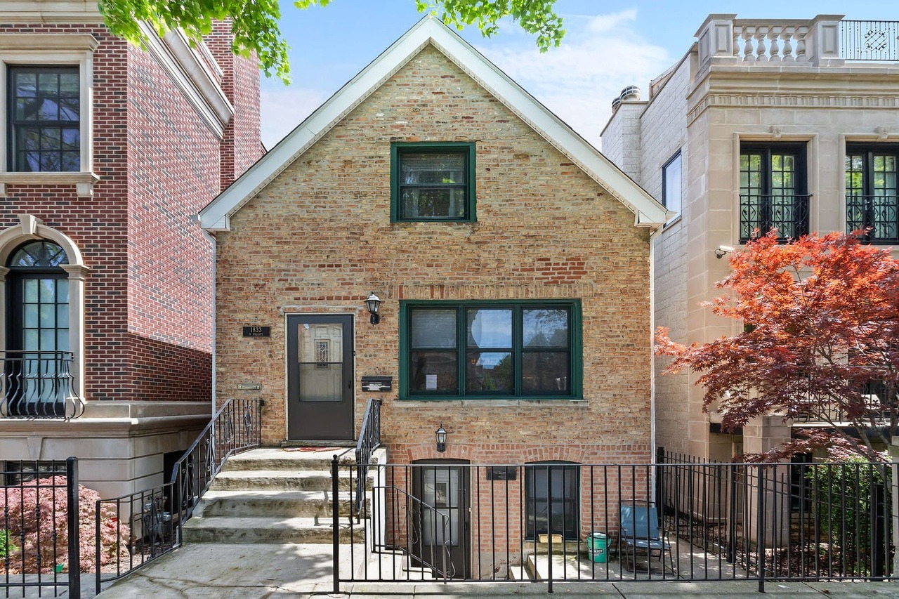 Four Coach Houses on the Market – Chicago Magazine