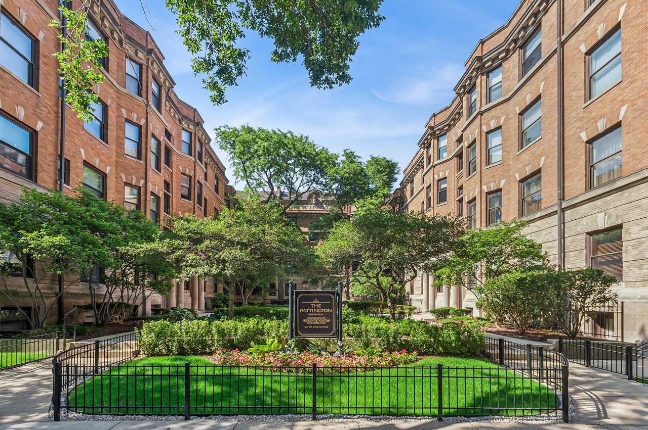 Classic Courtyard Condos Under $350,000 – Chicago Magazine