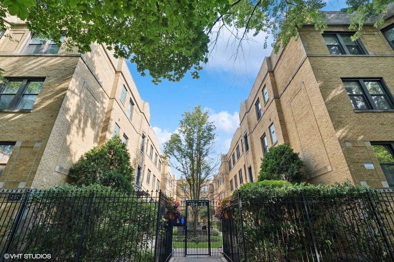 Classic Courtyard Condos Under $350,000 – Chicago Magazine